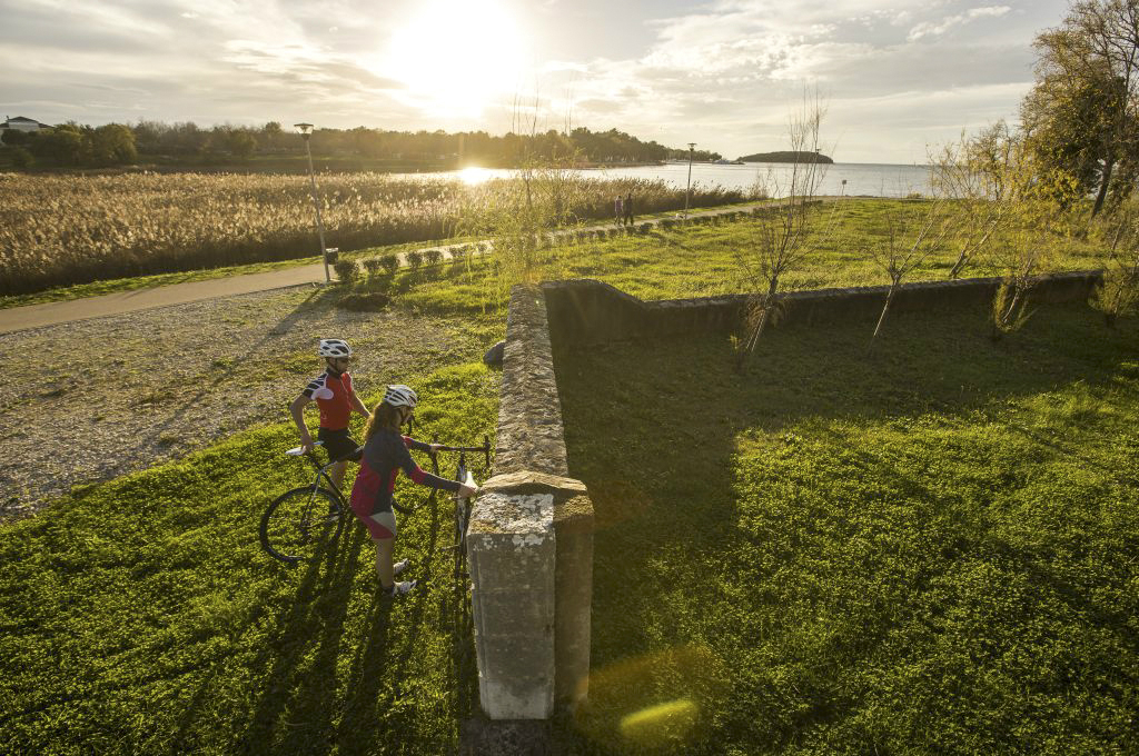 Fahrradfahren und Sport im Campingplatz Val Saline Rovinj, Istrien ...