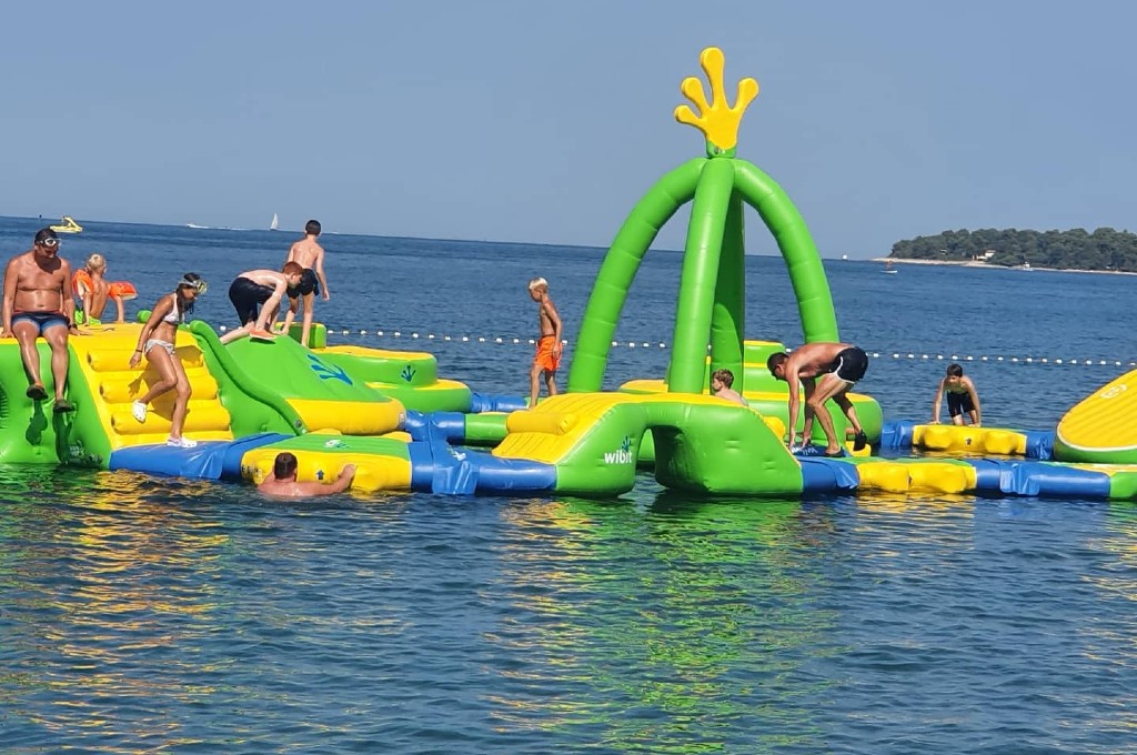 Strand am Campingplatz Val Saline Rovinj, Istrien, Kroatien